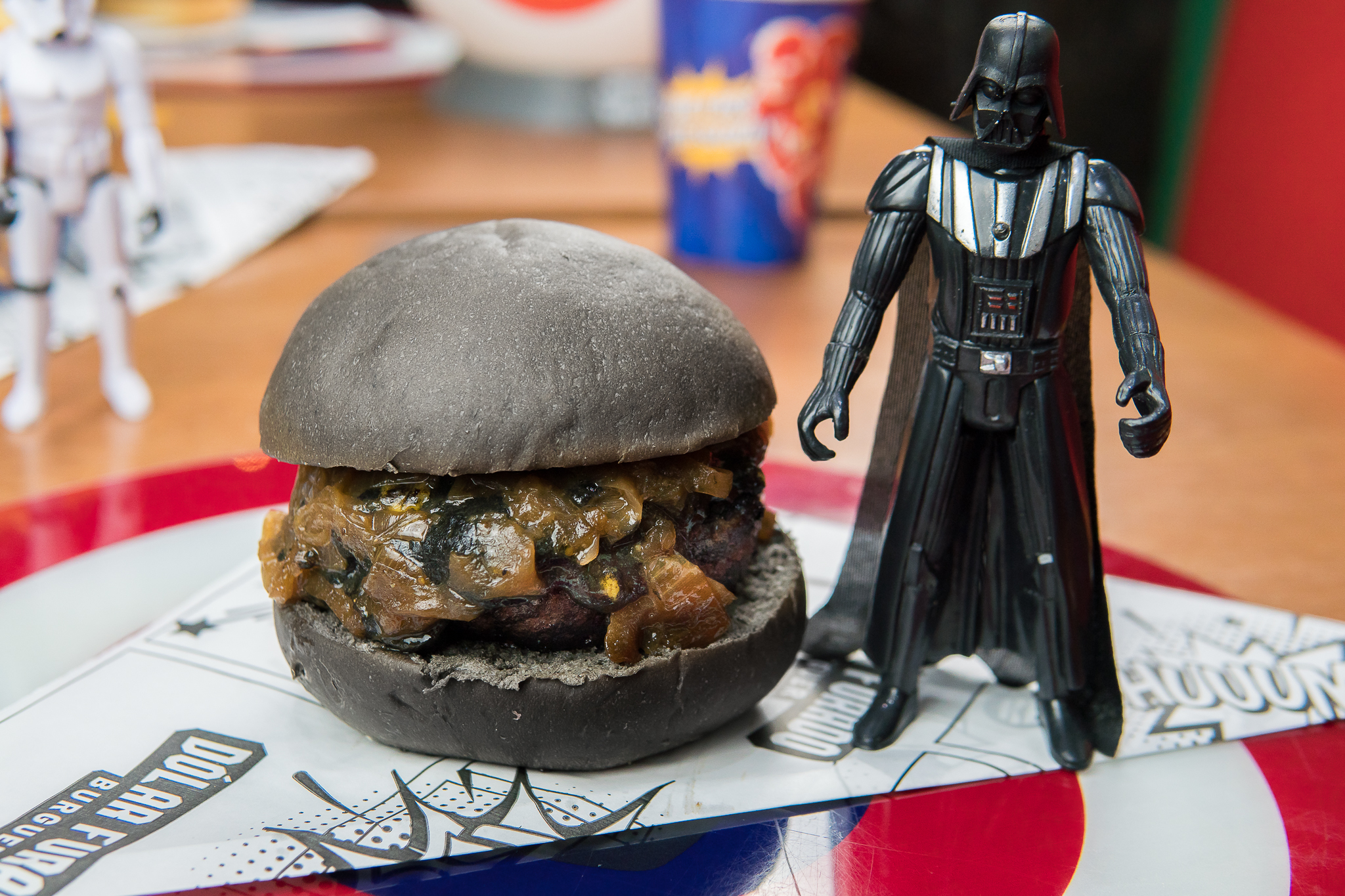Dólar Furado Burger realiza 1º Baconmix Geek Day | EixoBSB